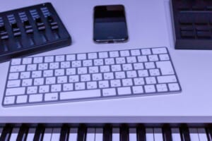 ボカロのコード進行がわかる！初心者向け解説からおすすめ進行一覧＆応用テクニックまで！ – SparC – スパーク | クリエイターが情報を ...